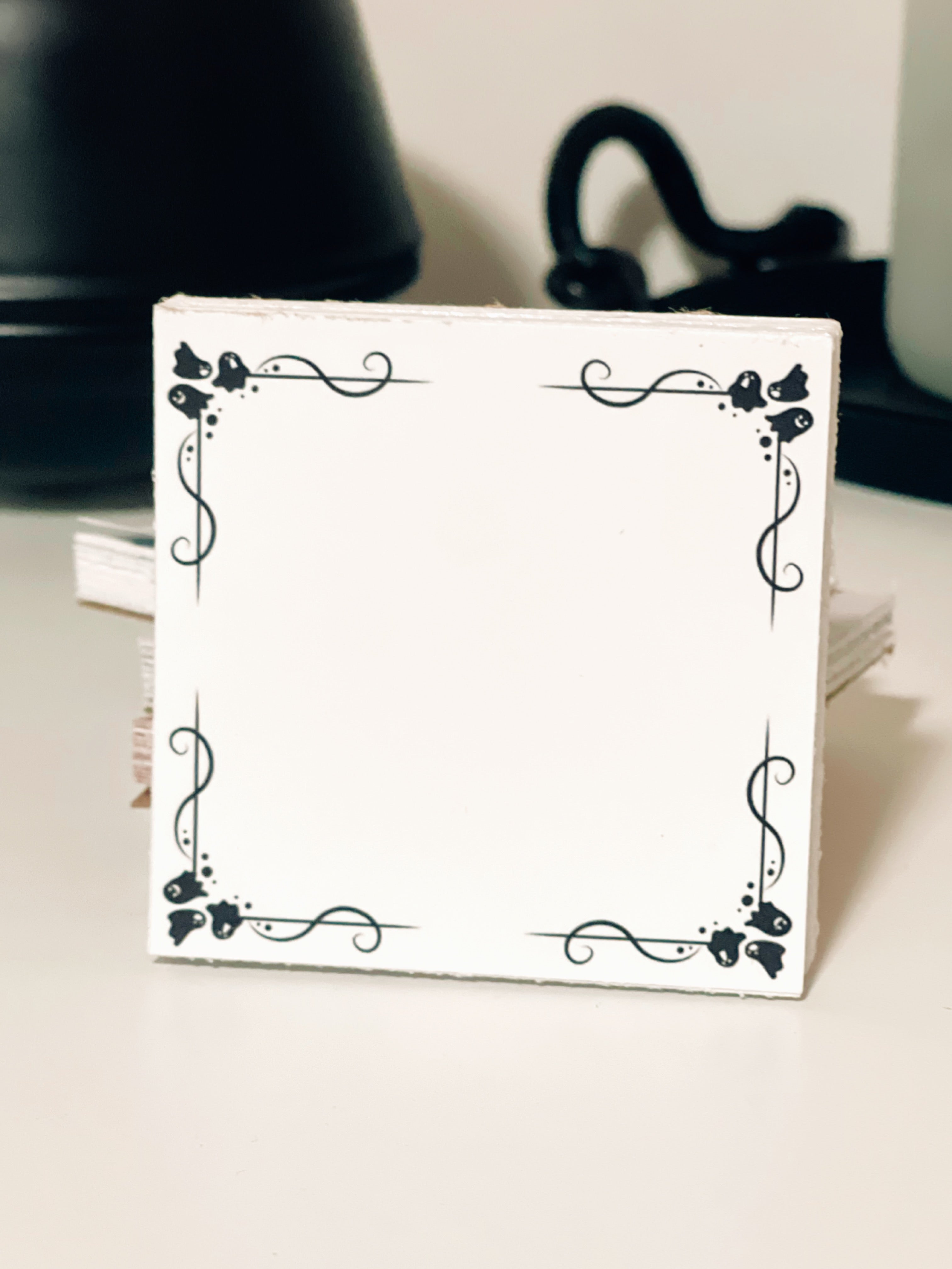 Ghostly notepad – Luna Rey